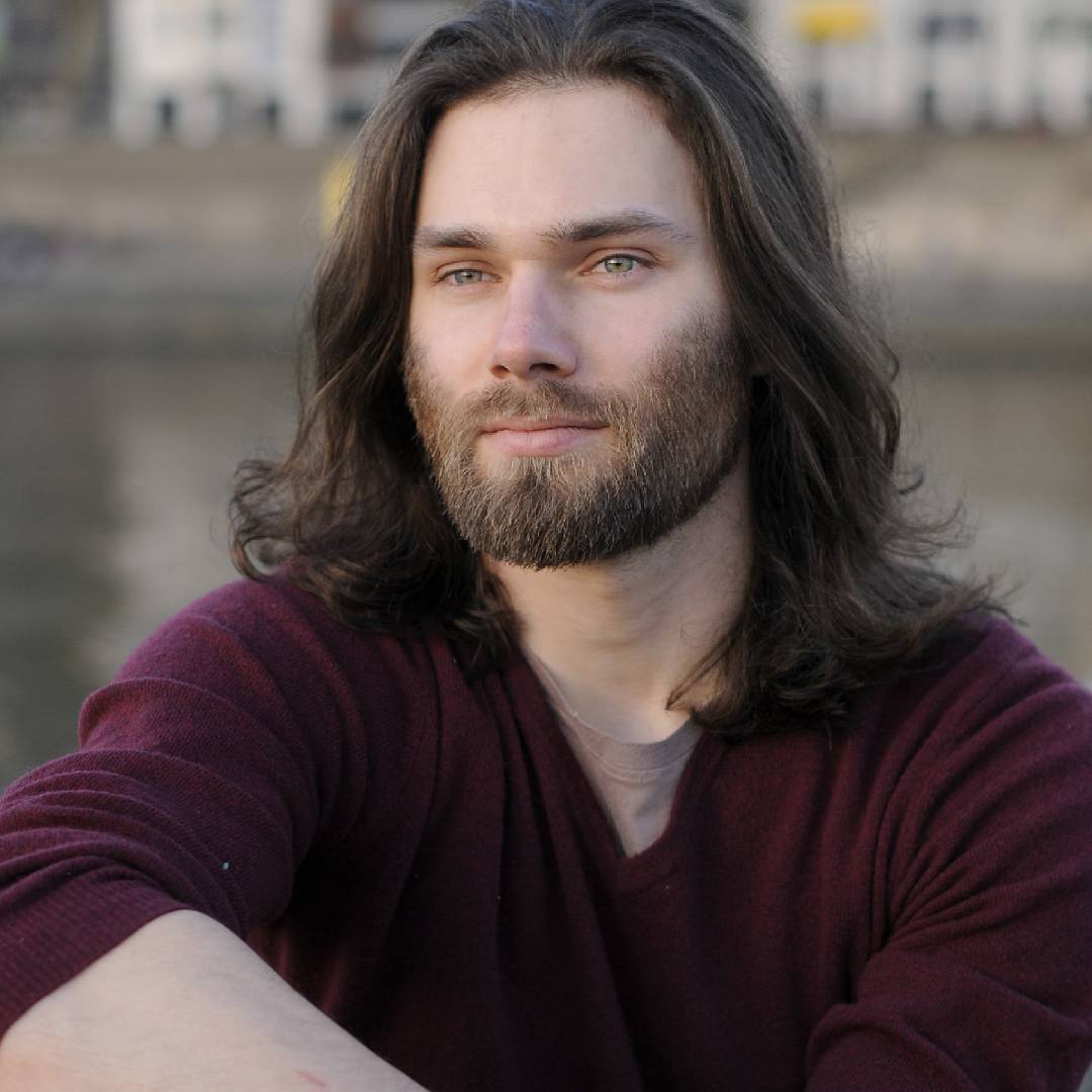 Shoulder Length Hair: Styling Medium Growth for Men