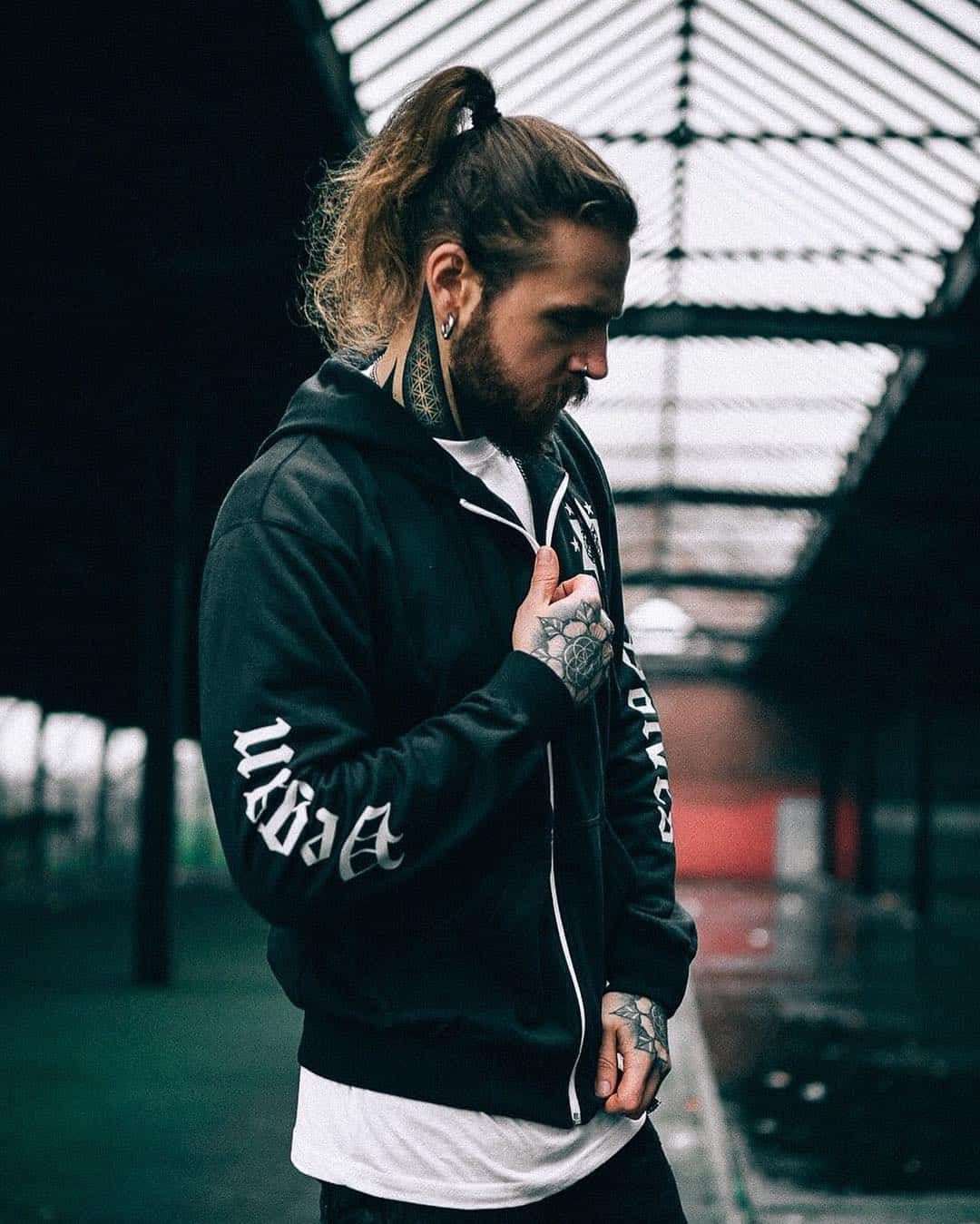 60 Popular Men's Ponytail Hairstyles - (Be Different in 2021)