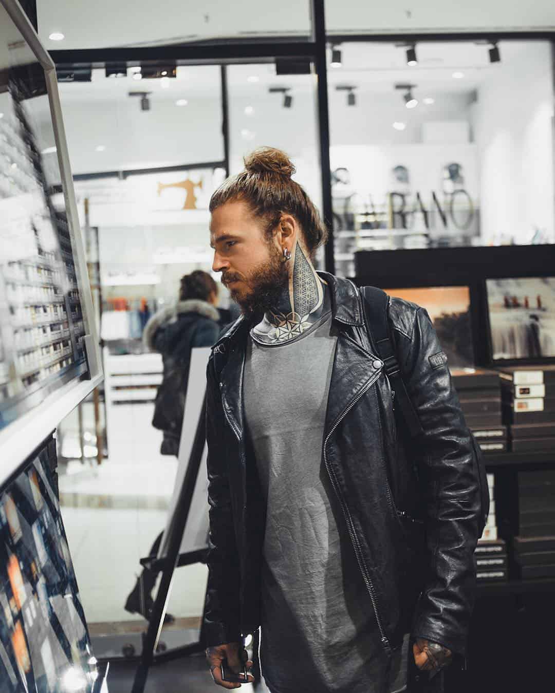 65 New Men's Top Knot Hairstyles - Out of the Ordinary(2021)