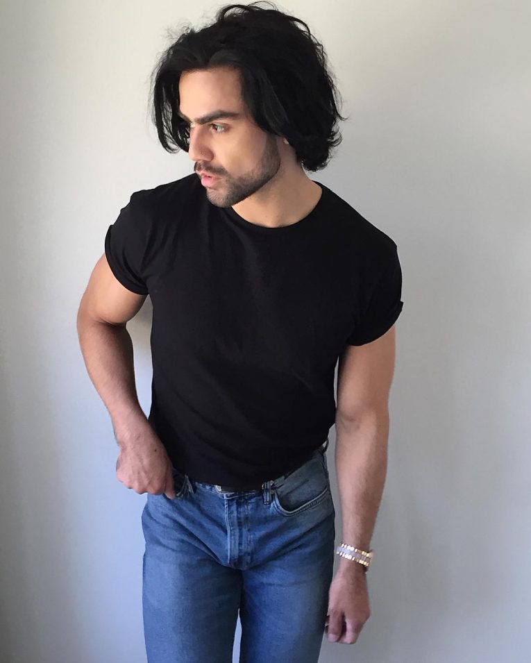 Chin-Length Hair: 50 Medium Styles & Maintenance Tips